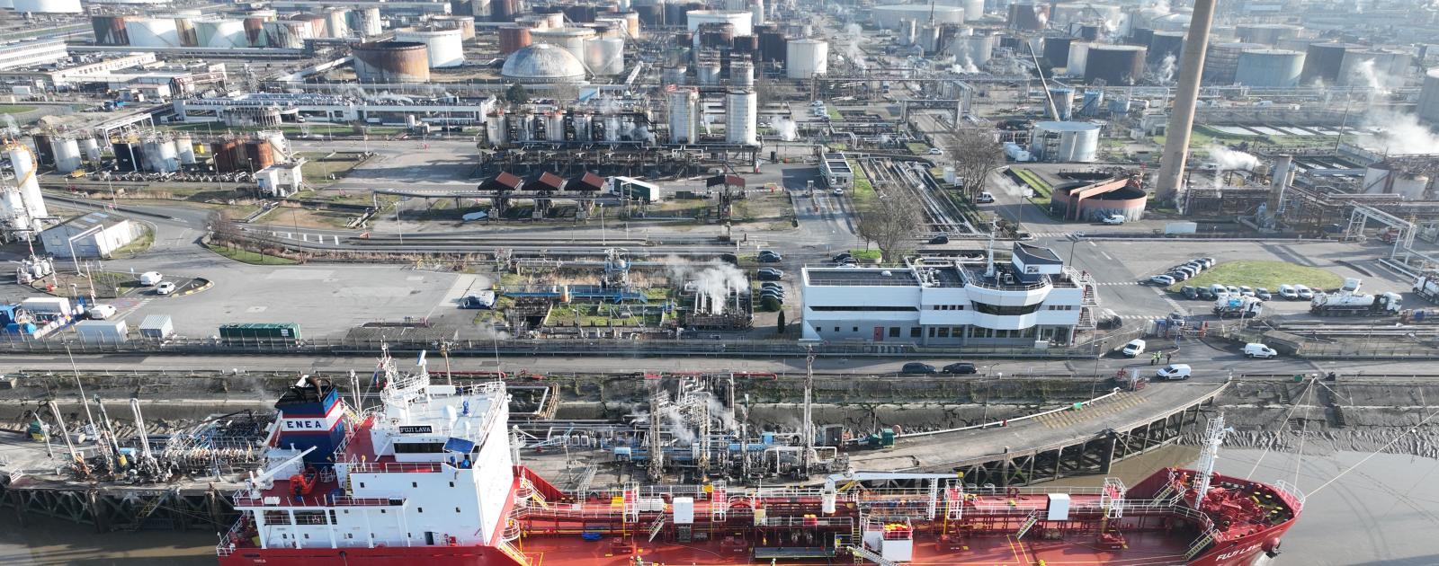 A new bunkering service at the North Atlantic refinery in Gravenchon ...