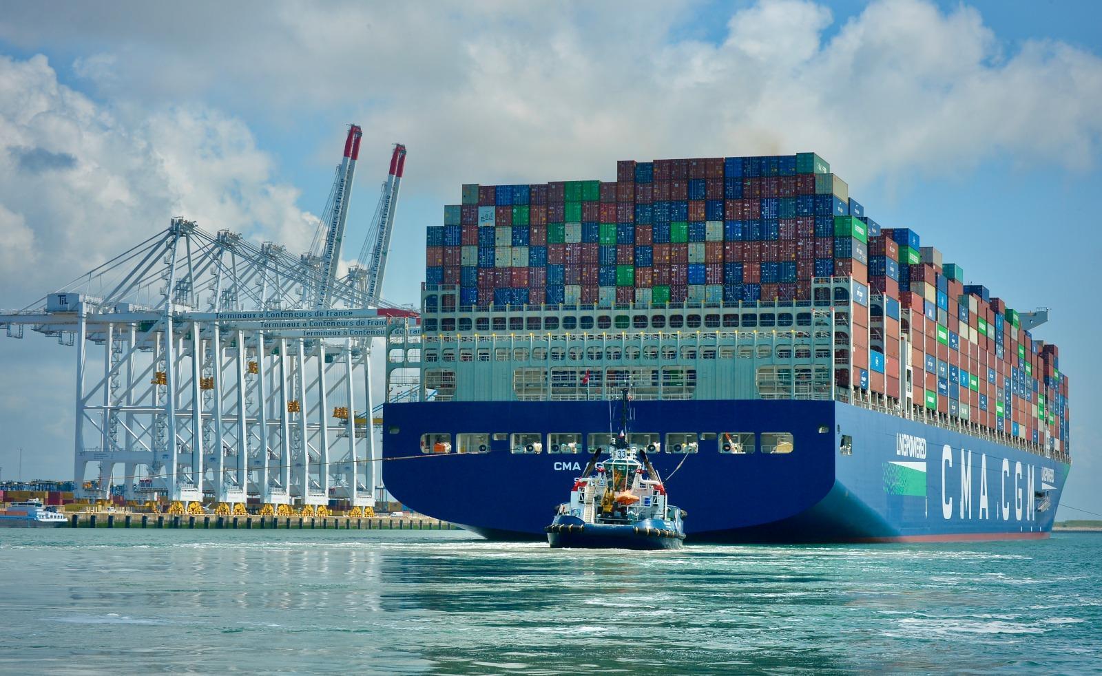 In Le Havre, the mega container ship CMA CGM SEINE takes the stage ...