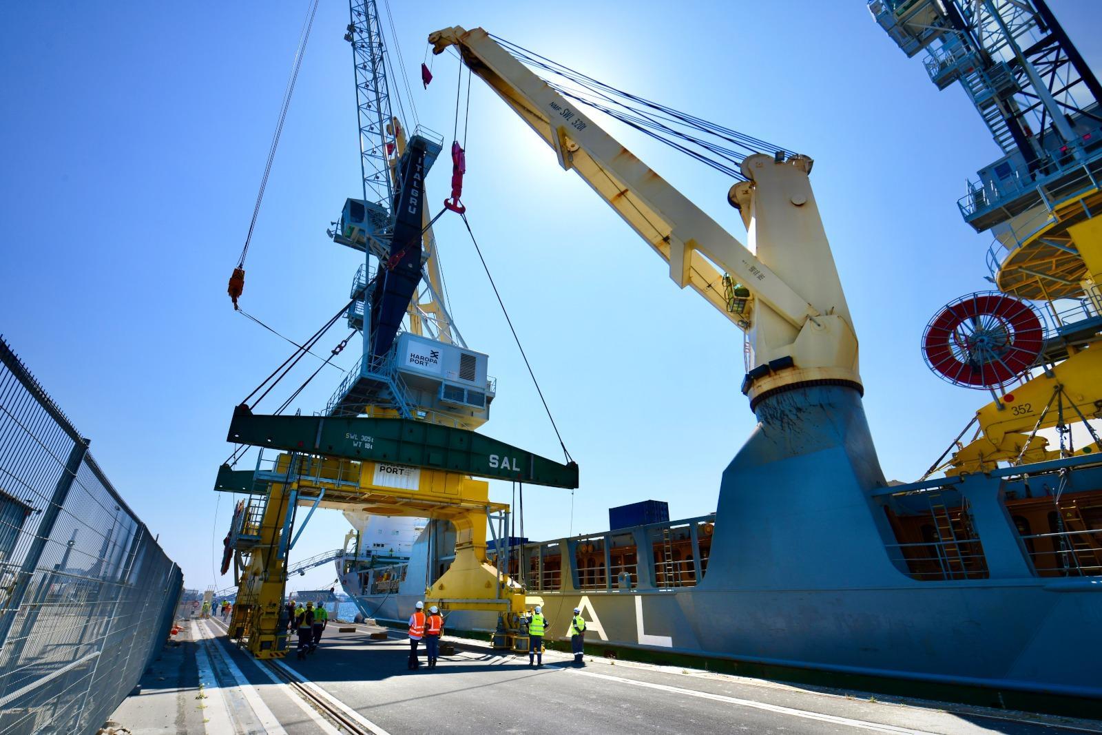 In Le Havre, HAROPA PORT takes delivery of two new port cranes for its ...